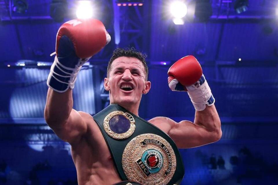 Boxen: Weltmeister im dritten Anlauf: Krasniqi schreibt Box-Märchen ... Boxen: Weltmeister im dritten Anlauf: Krasniqi schreibt Box-Märchen ...