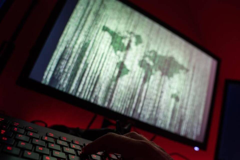 Biontech und Pfizer betroffen: Hacker erbeuten Impfstoff-Daten bei ... Biontech und Pfizer betroffen: Hacker erbeuten Impfstoff-Daten bei ...