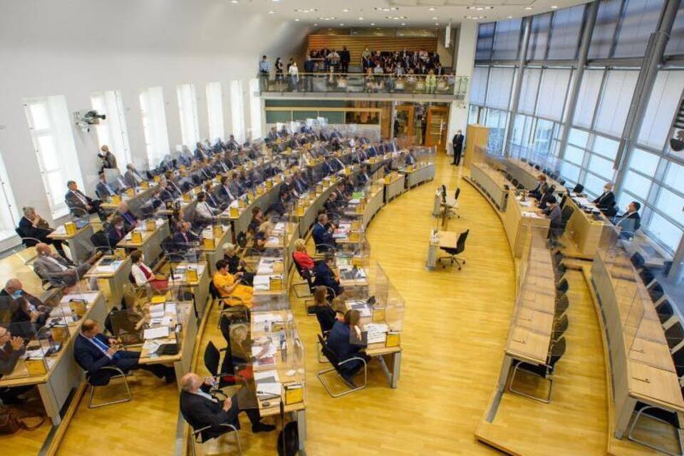 Erste Sitzung: Sachsen-Anhalt hat neuen Landtag - aber keine neue ... Erste Sitzung: Sachsen-Anhalt hat neuen Landtag - aber keine neue ...
