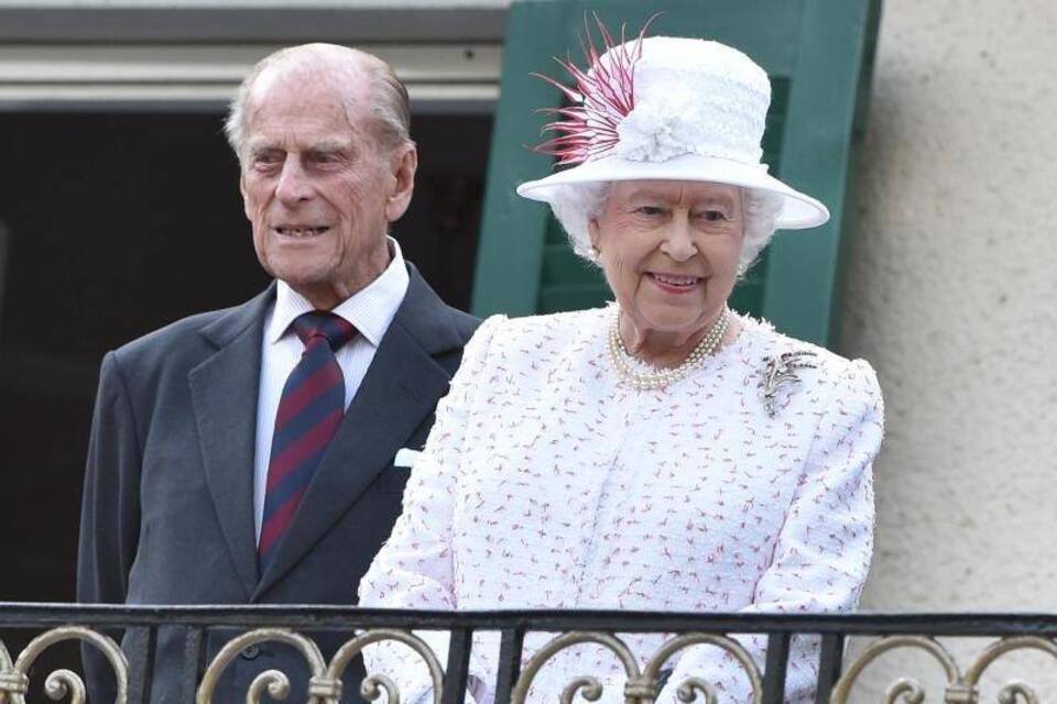 Queen und Prinz Philip feiern Hochzeitstag - Panorama - Rhein-Neckar-Zeitung