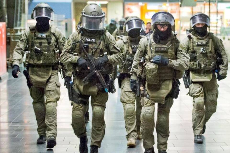 Spezial-Einheit der Polizei soll GSG9 helfen - Politik - Rhein-Neckar-Zeitung
