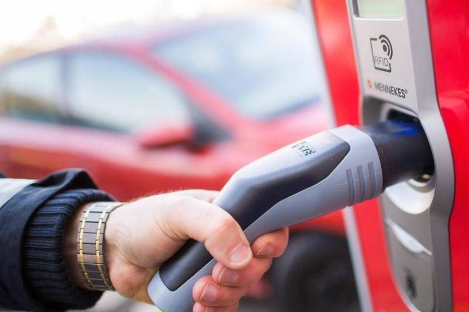 Staat Schiebt Elektroautos An Kaufprämien Und Steuerbonus Wirtschaft