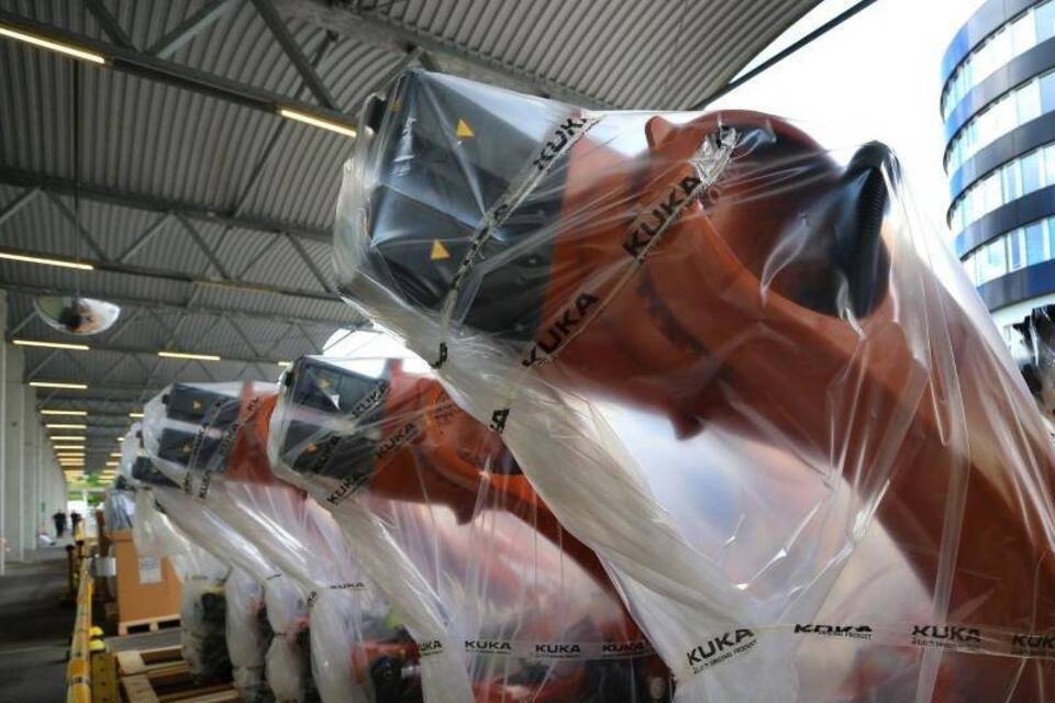 Kuka meldet Rekord bei Auftragseingang im zweiten Quartal - Wirtschaft ... Kuka meldet Rekord bei Auftragseingang im zweiten Quartal - Wirtschaft ...