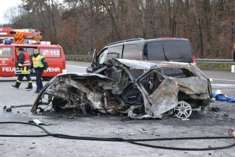 Schwerer Unfall auf der Autobahn A5 führt zu Vollsperrung - Regioticker ... Schwerer Unfall auf der Autobahn A5 führt zu Vollsperrung - Regioticker ...
