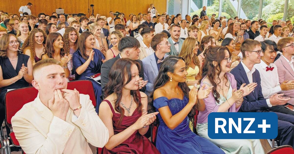 Johann-Philipp-Reis-Schule Weinheim: Wirtschaftsgymnasiasten verlassen ihr "Abiquarium" - Rhein ...